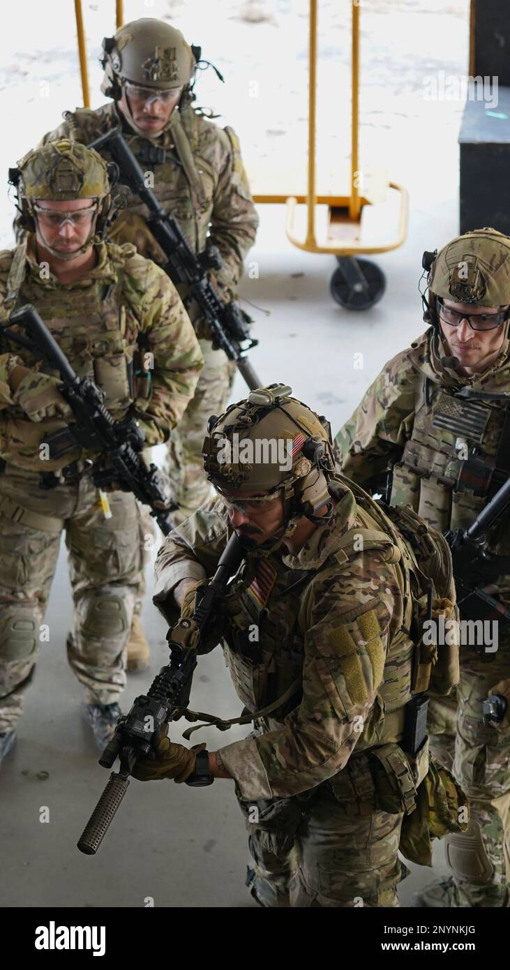 Coast Guard law enforcement personnel from Maritime Security Response ...