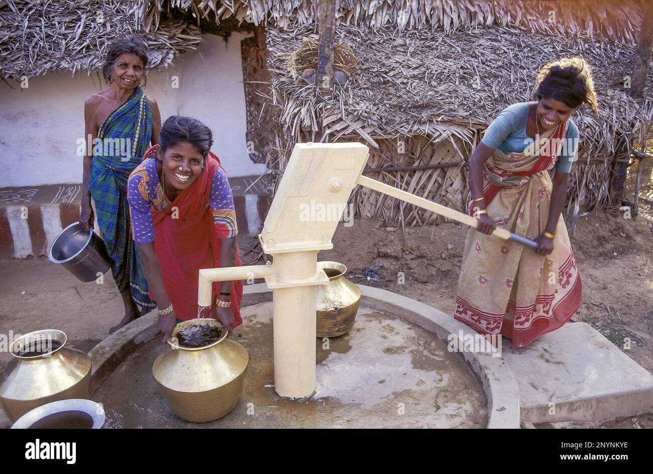 India. Women at a water pump Stock Photo - Alamy