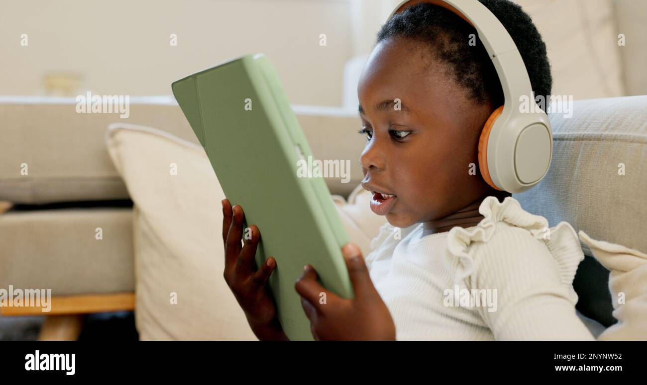 Speaking language headphones hi-res stock photography and images - Alamy