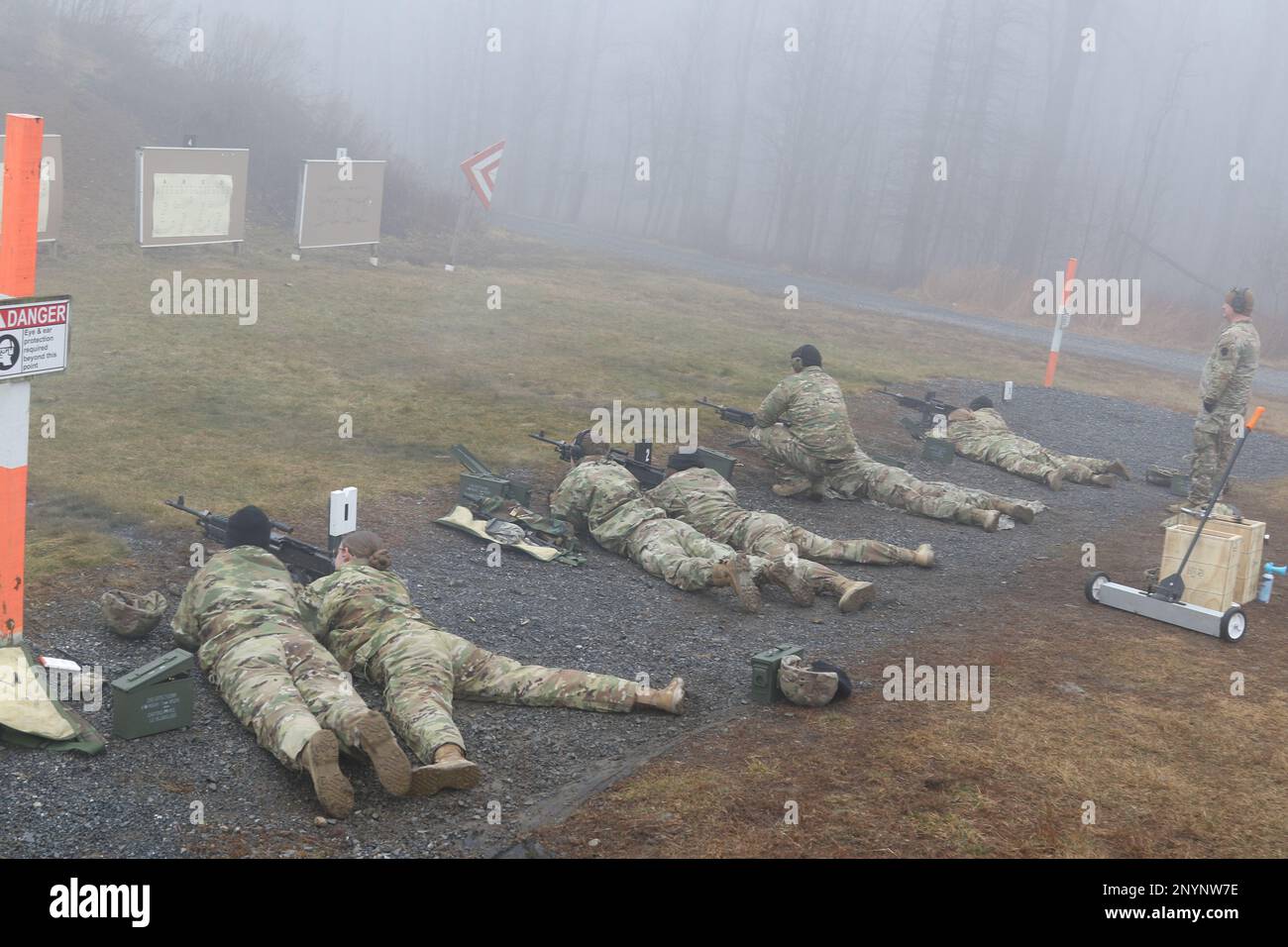U.S. Soldiers with the Pennsylvania National Guard train with M240B ...