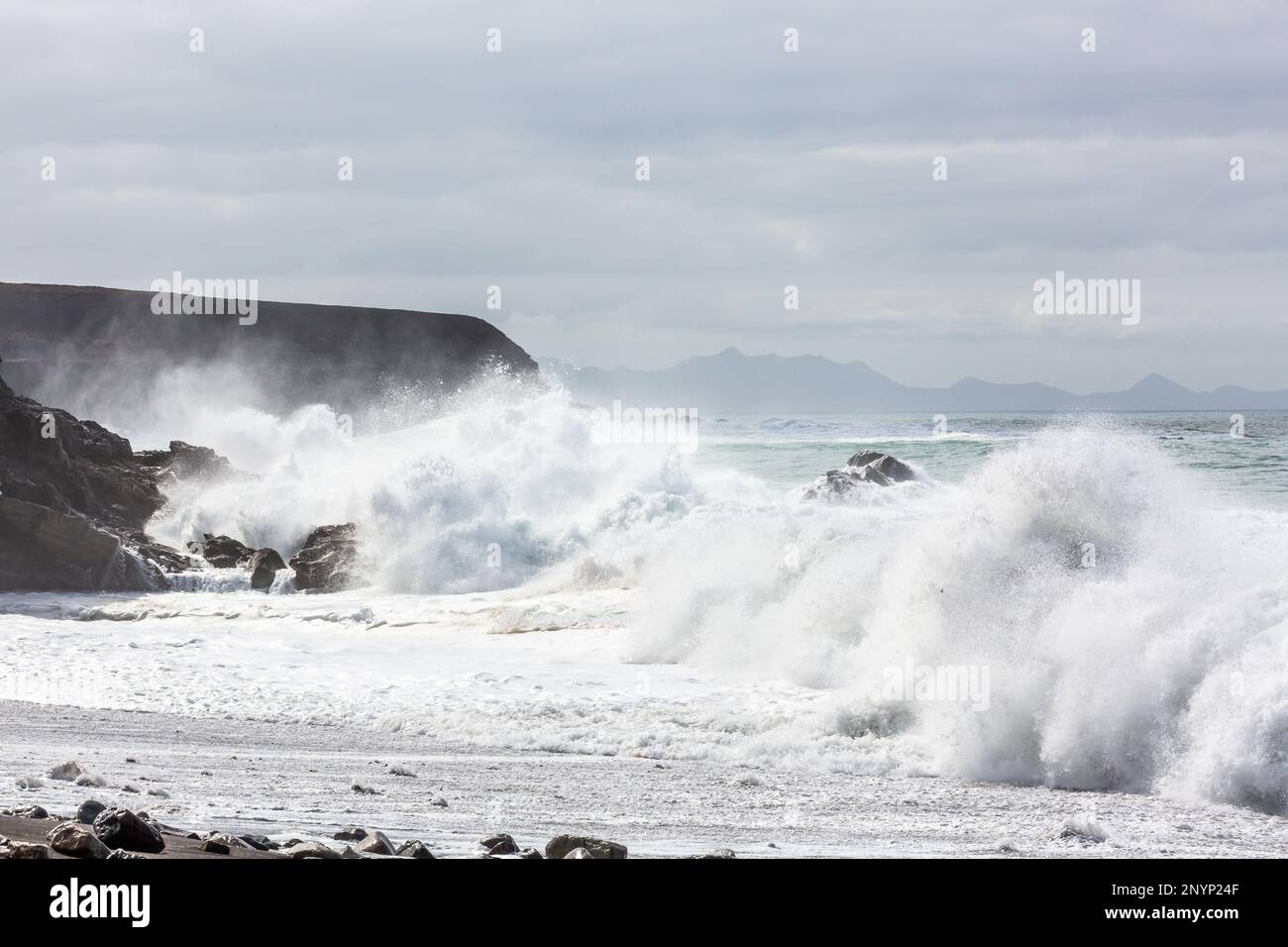 Strong waves hi-res stock photography and images - Alamy