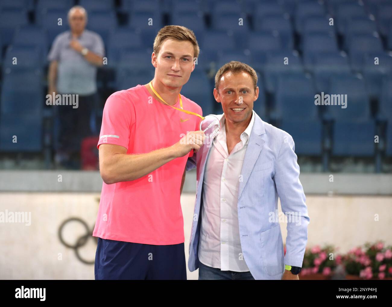 Javelin throw winner Thomas Rohler (GER), left, poses with marathon ...