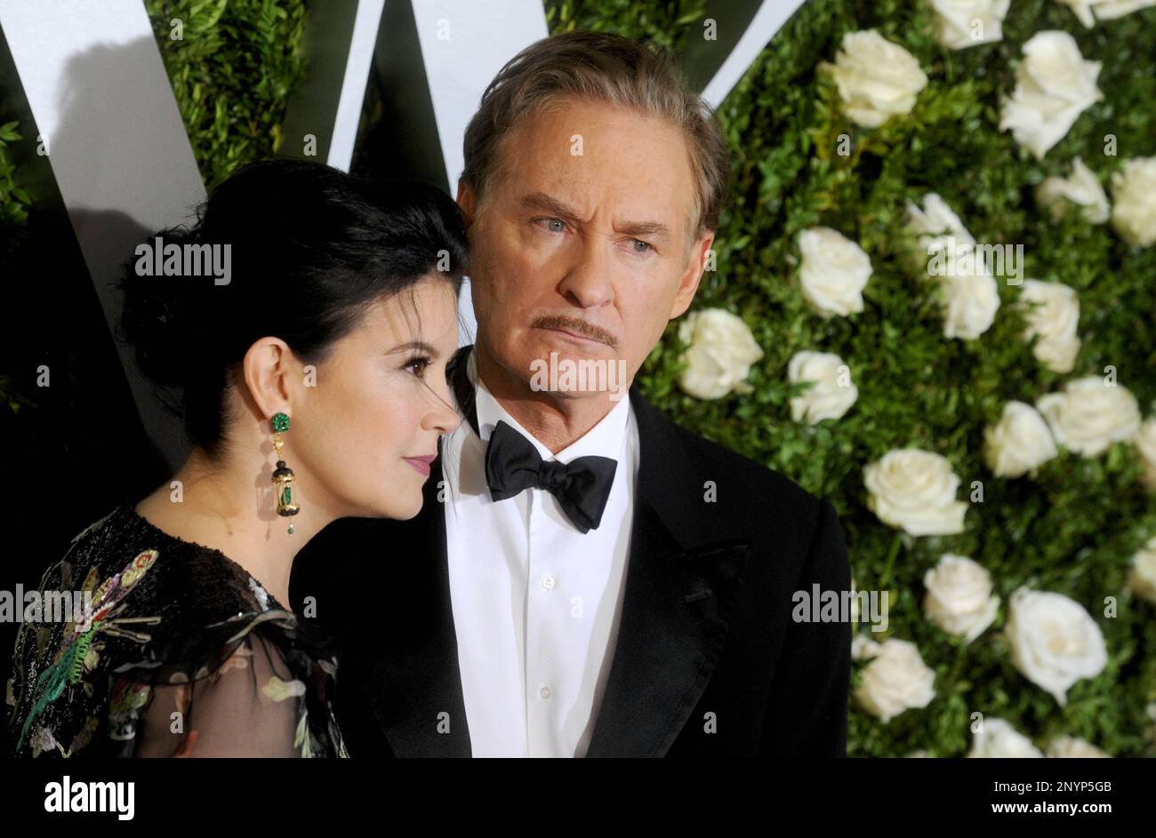 Photo by: Dennis Van Tine/STAR MAX/IPx20176/11/17Phoebe Cates and Kevin ...