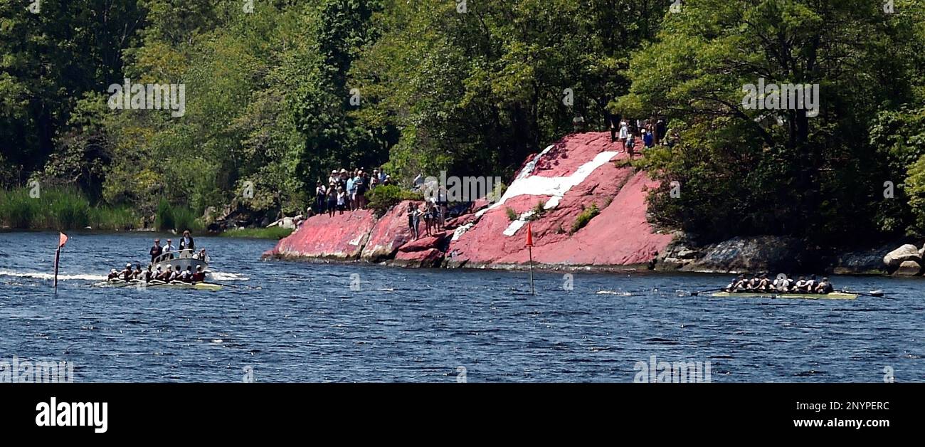 The Yale University heavyweight crew team's first varsity rowers, right ...