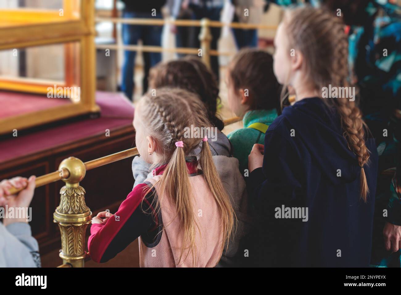 Group of kids children on excursion visit gallery museum with tour ...