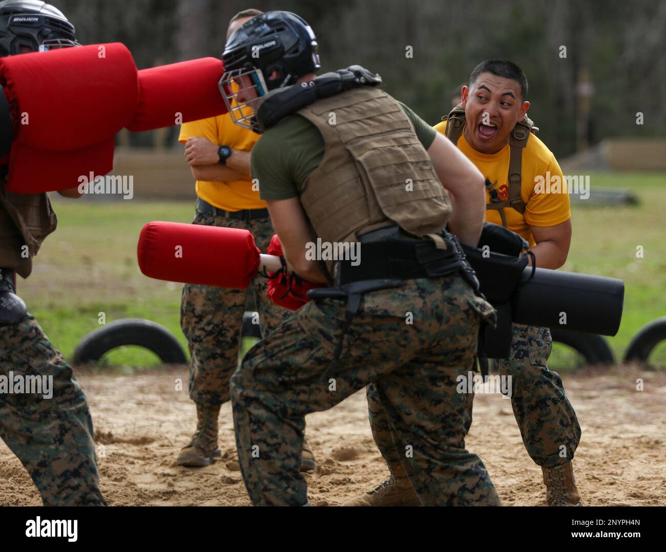Recruits with Hotel Company, 2nd Recruit Training Battalion, practice ...