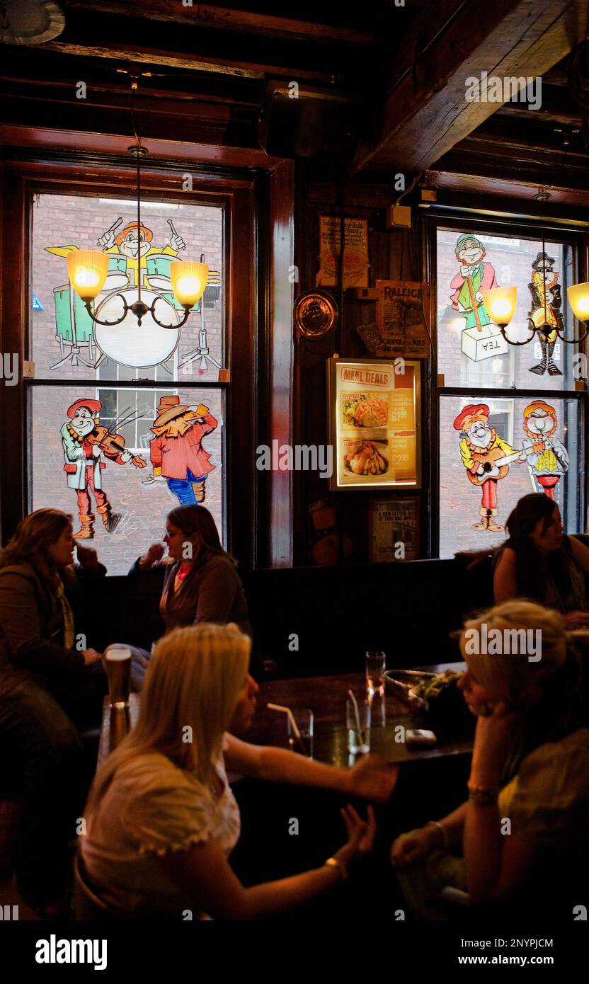 Flanagan´s Apple pub. Mathew Street. Liverpool. England. UK Stock Photo ...