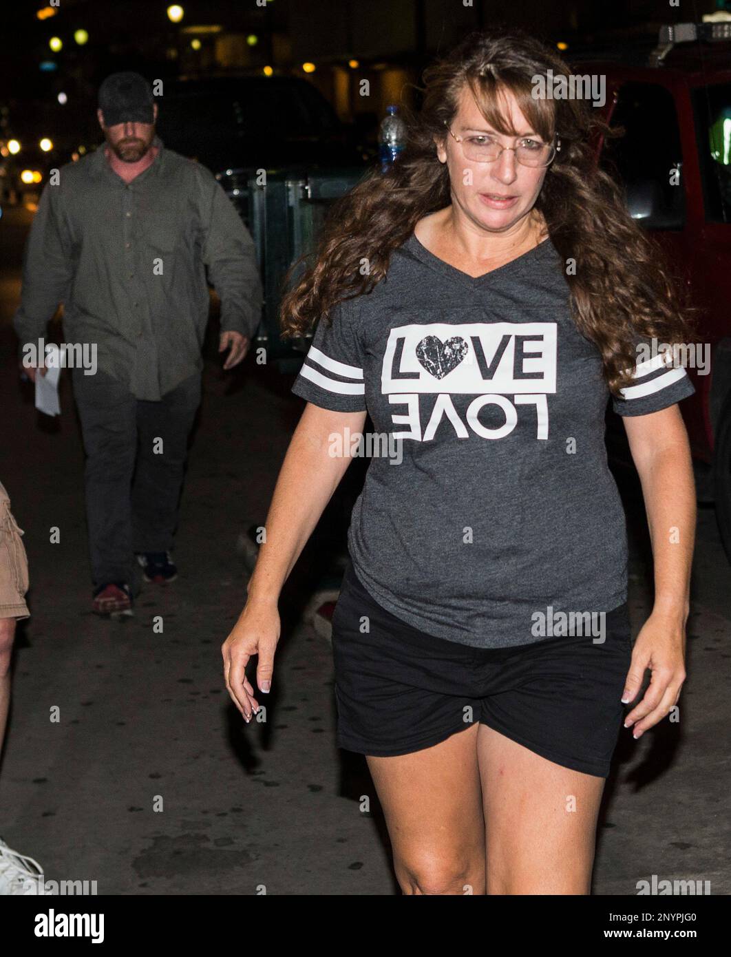 Chauna Thompson arrives to turn herself in to the Harris County Sheriff ...