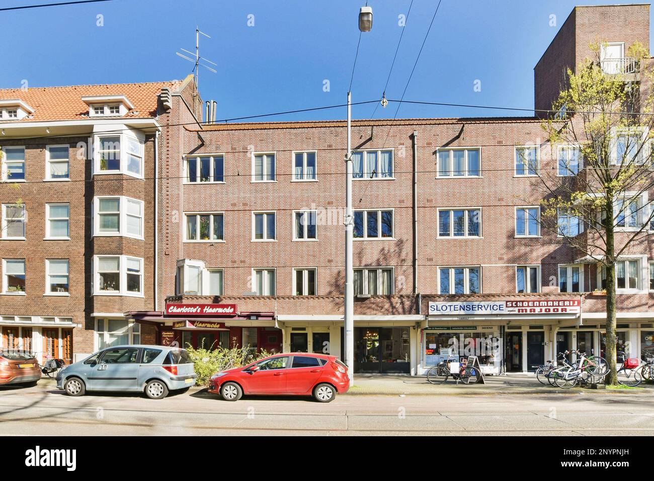 Buildings corner hi-res stock photography and images - Alamy