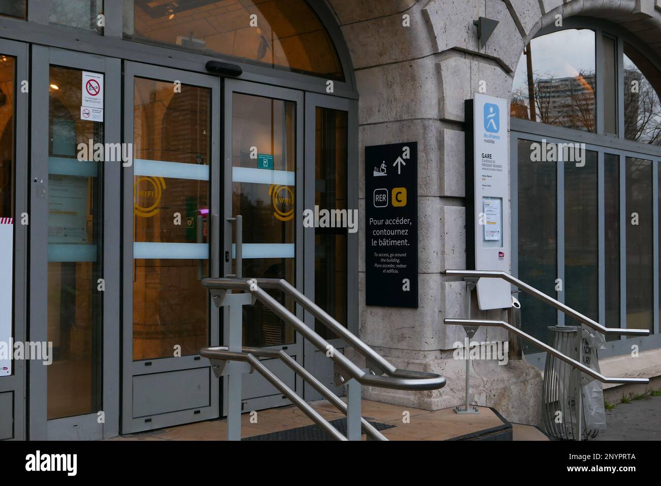 Rer sncf hi-res stock photography and images - Alamy