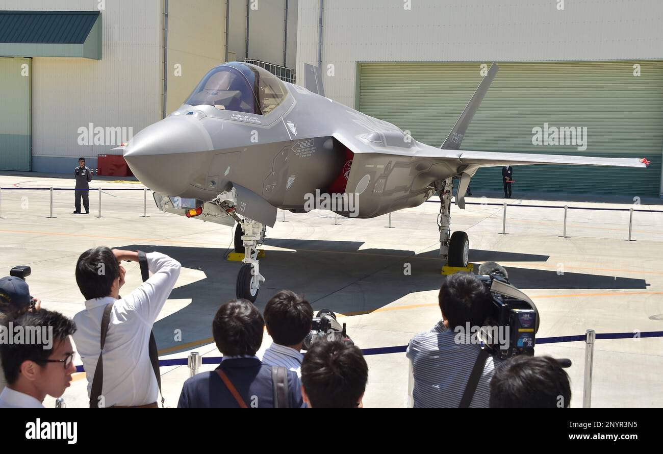 First Japan-made stealth fighter plane is unveiled to media at the ...