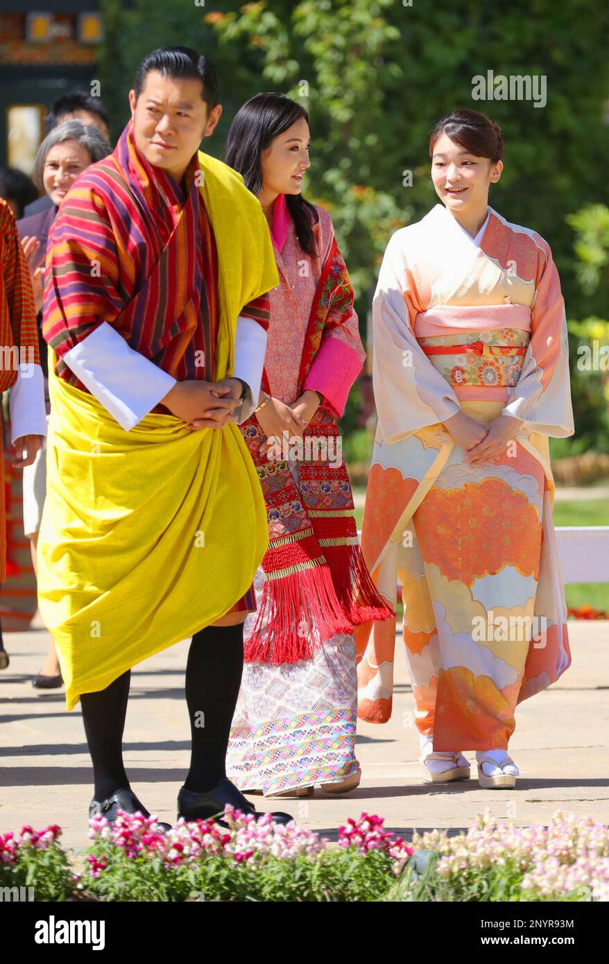 Japanese Princess Mako, right, dressed in Japan's traditional kimono ...