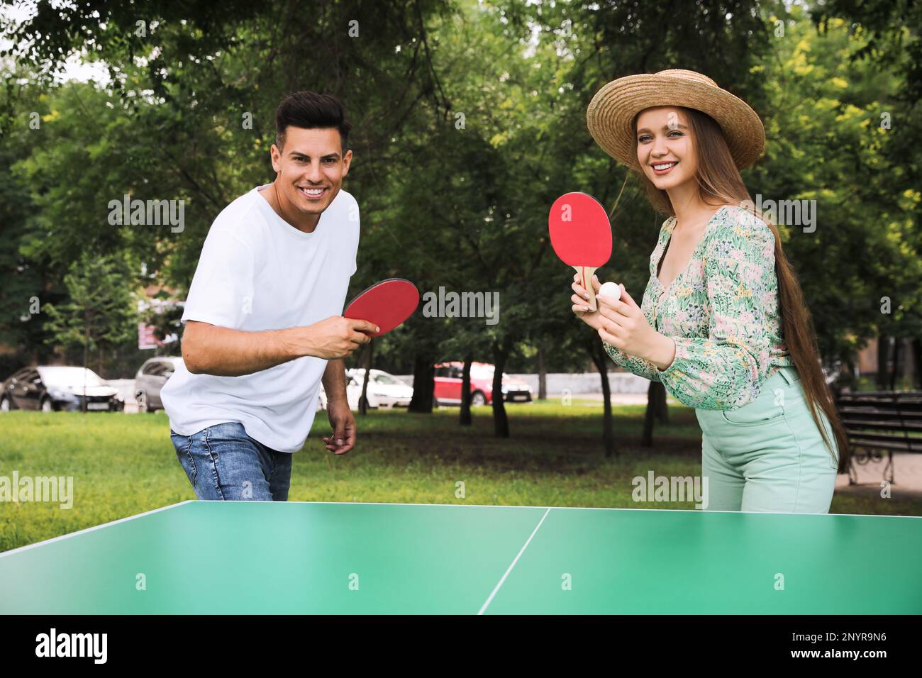 Couple play ping pong hi-res stock photography and images - Alamy