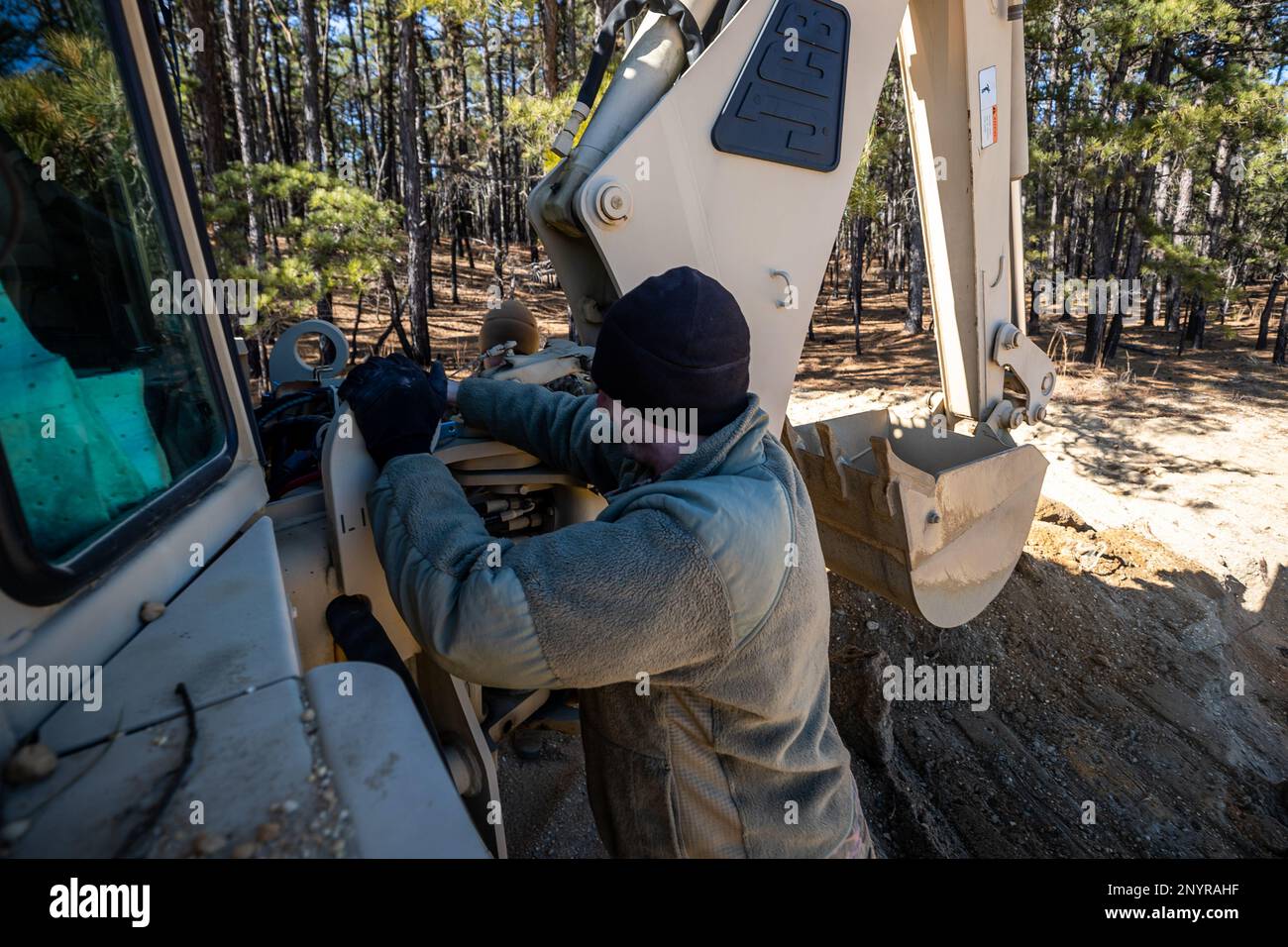 U.S. Army Soldiers with the 104th Brigade Engineer Battalion, 44th ...