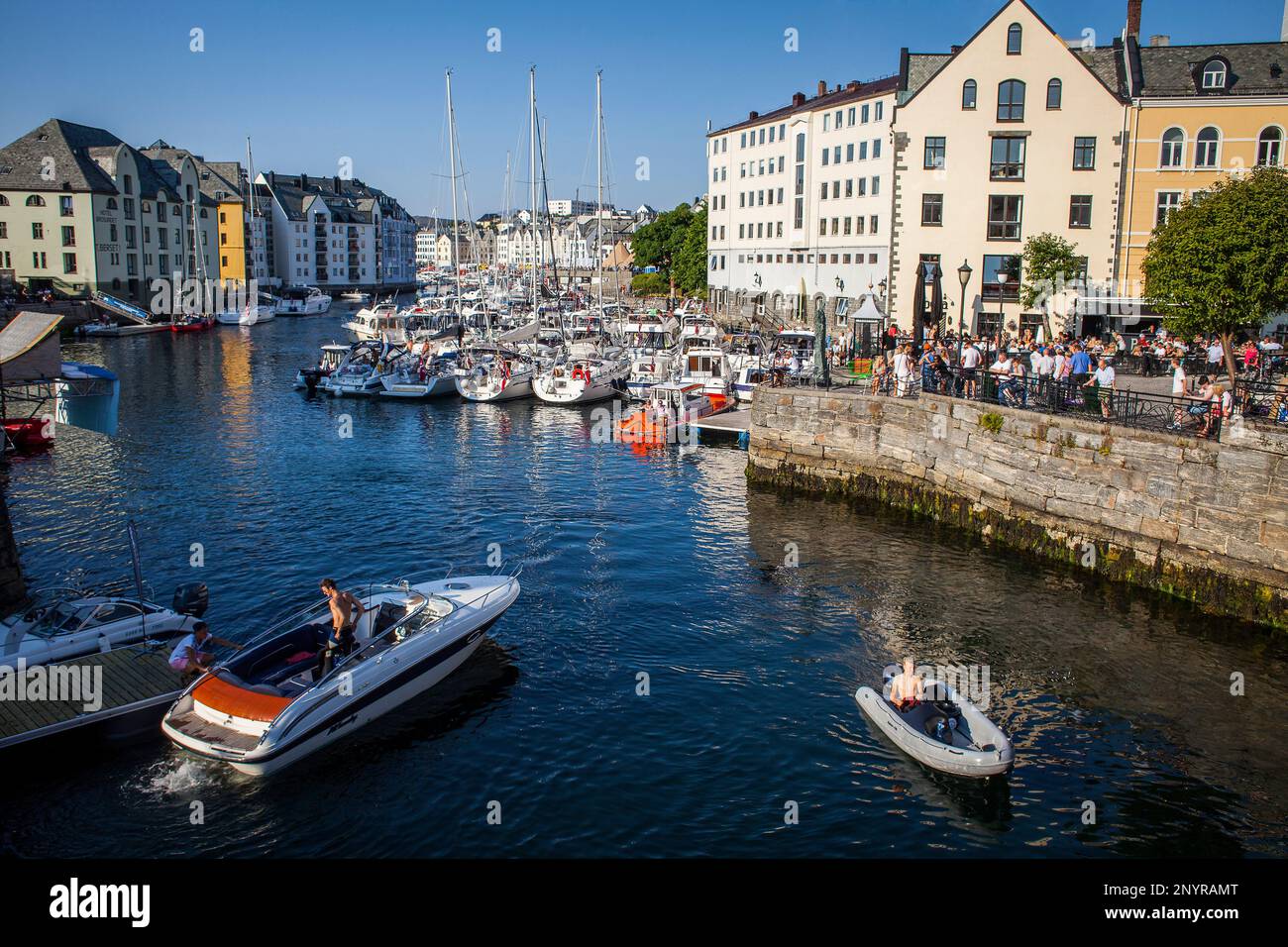 Alesund brosundet harbour more og romsdal norway hi-res stock ...