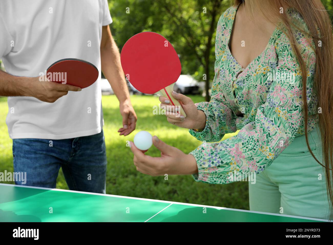 Table tennis table outside hi-res stock photography and images - Alamy