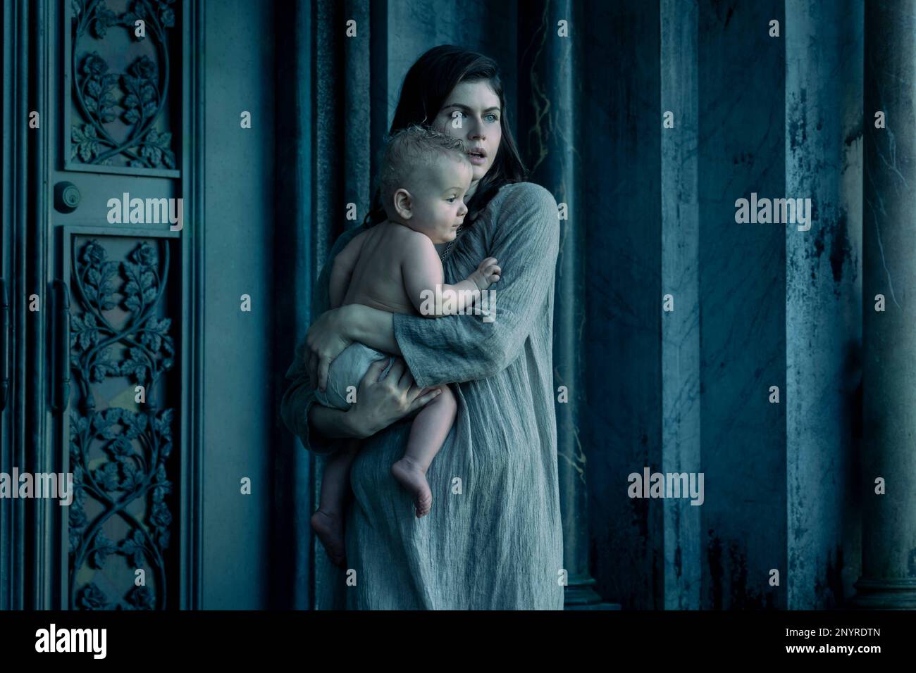 Alexandra Daddario as Dr. Rowan Fielding - Mayfair Witches Season 1 ...