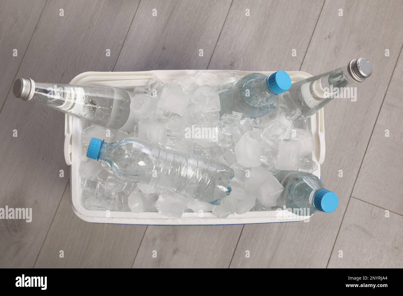 Chest freezer basket hi-res stock photography and images - Alamy