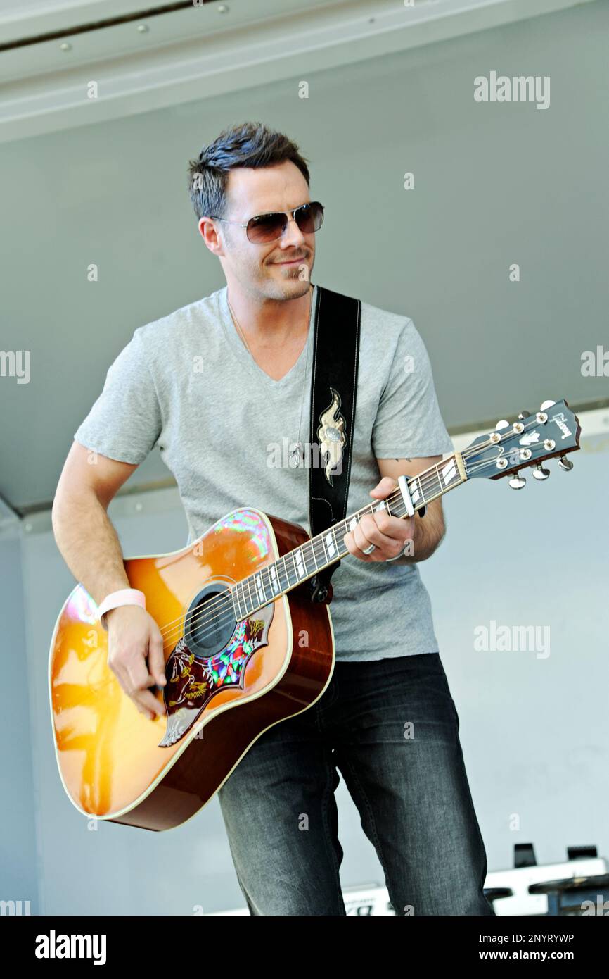 Jimi Westbrook of Little Big Town performs during the ACM / USO Concert ...