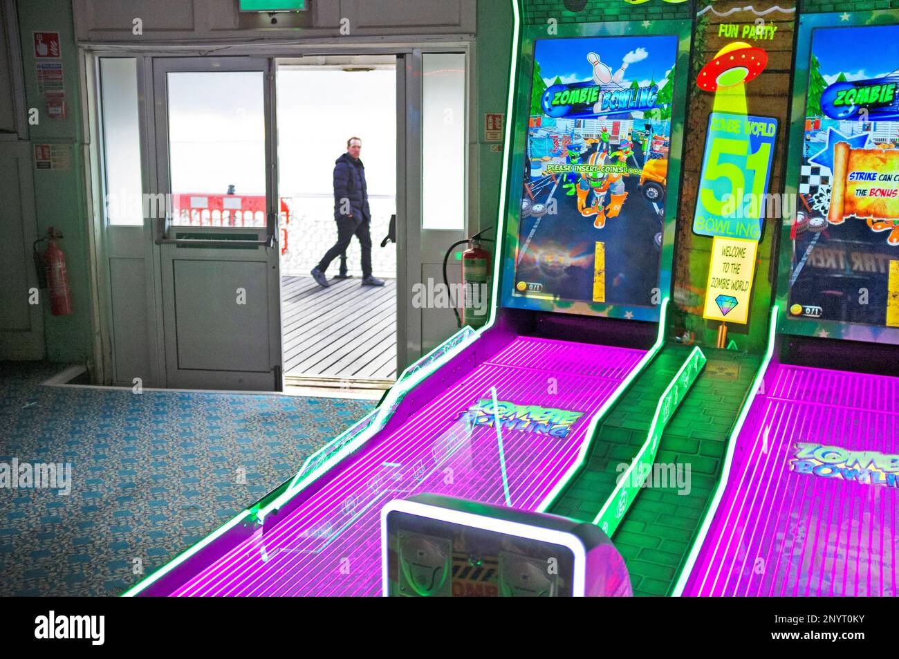 A games arcade in Brighton Stock Photo - Alamy
