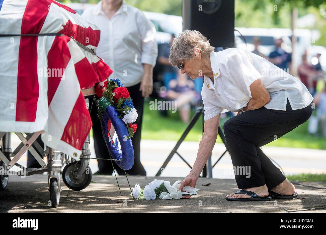 VFW Post 632 Auxiliary Sylvia Hollen, of Harrisonburg, Va., lays down ...