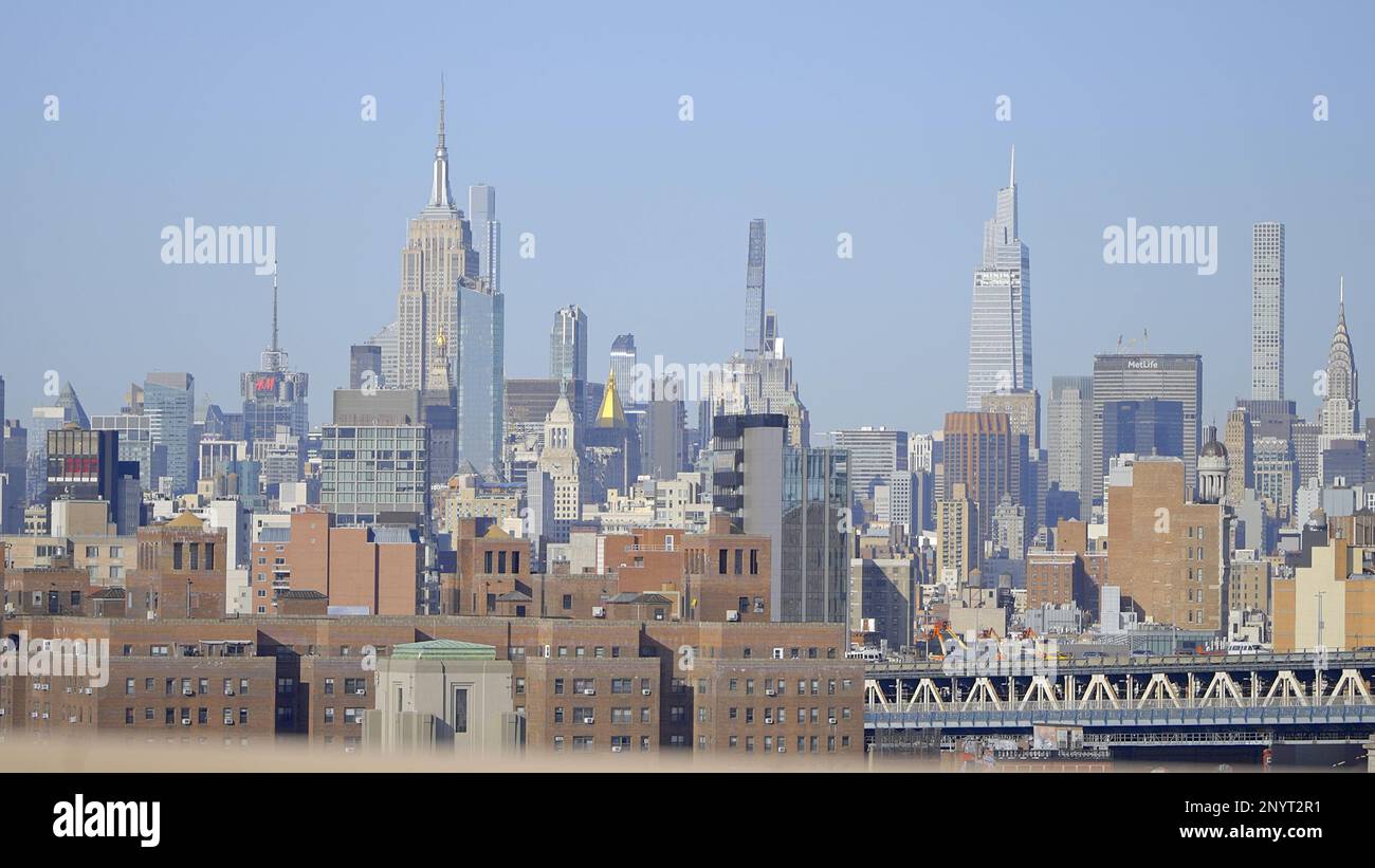 Skyline of Midtown Manhattan view from Brooklyn Bridge - street ...