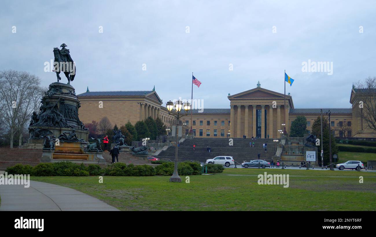 Philadelphia greek revival facade architecture hi-res stock photography ...