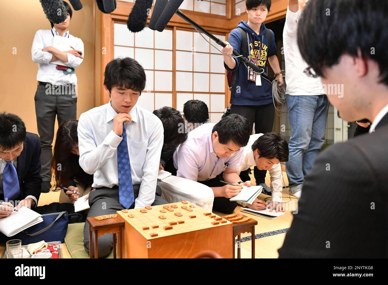 14-year-old pro shogi player Sota Fujii reviews the Ryuo title shogi ...