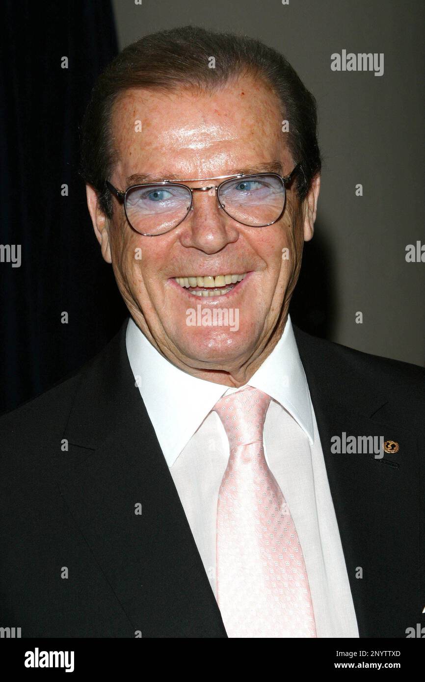 Photo by: Goodwin/STAR MAX/IPx12/3/03Roger Moore at the Unicef Goodwill ...