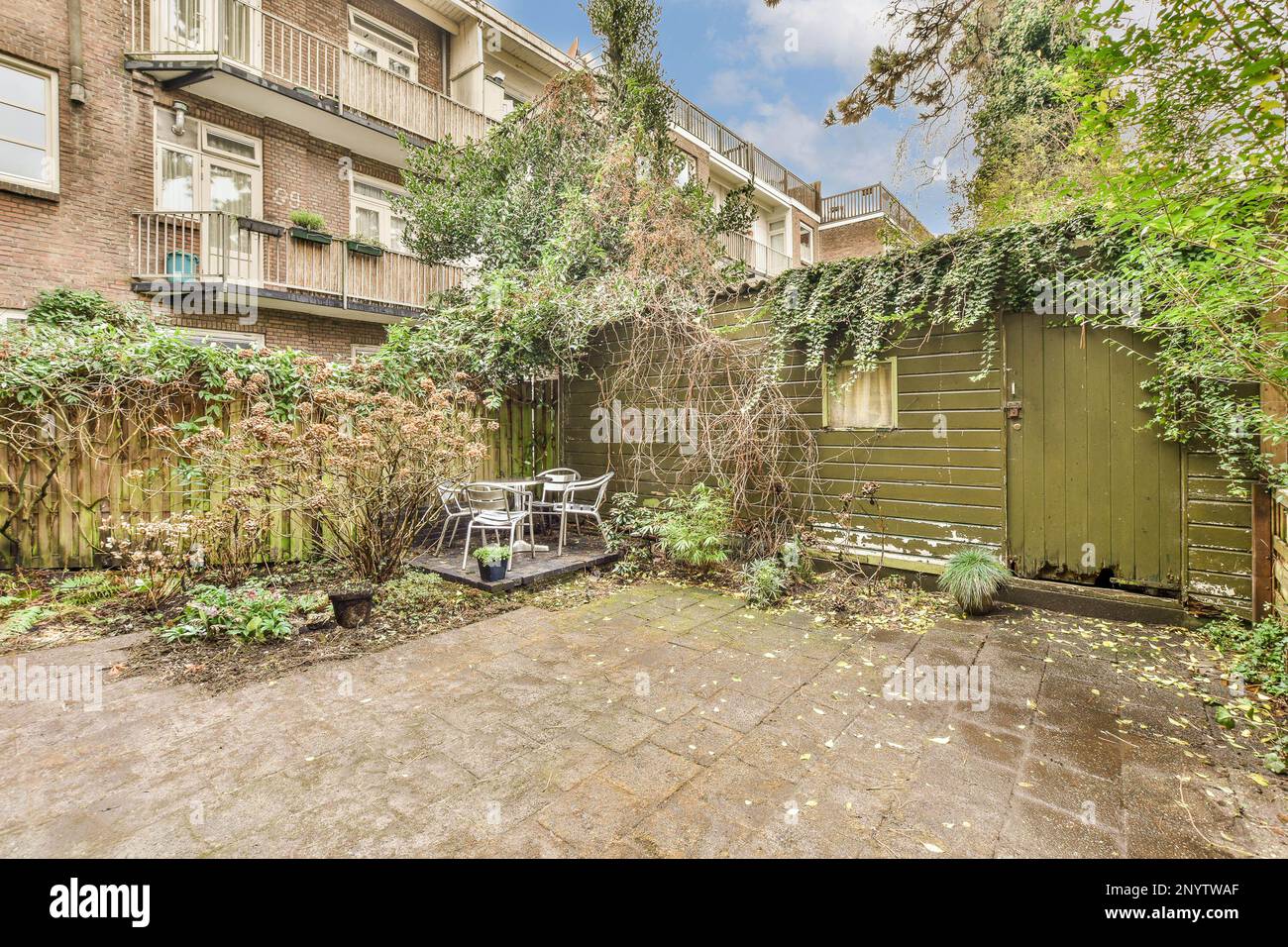 Boarded up yard hi-res stock photography and images - Alamy