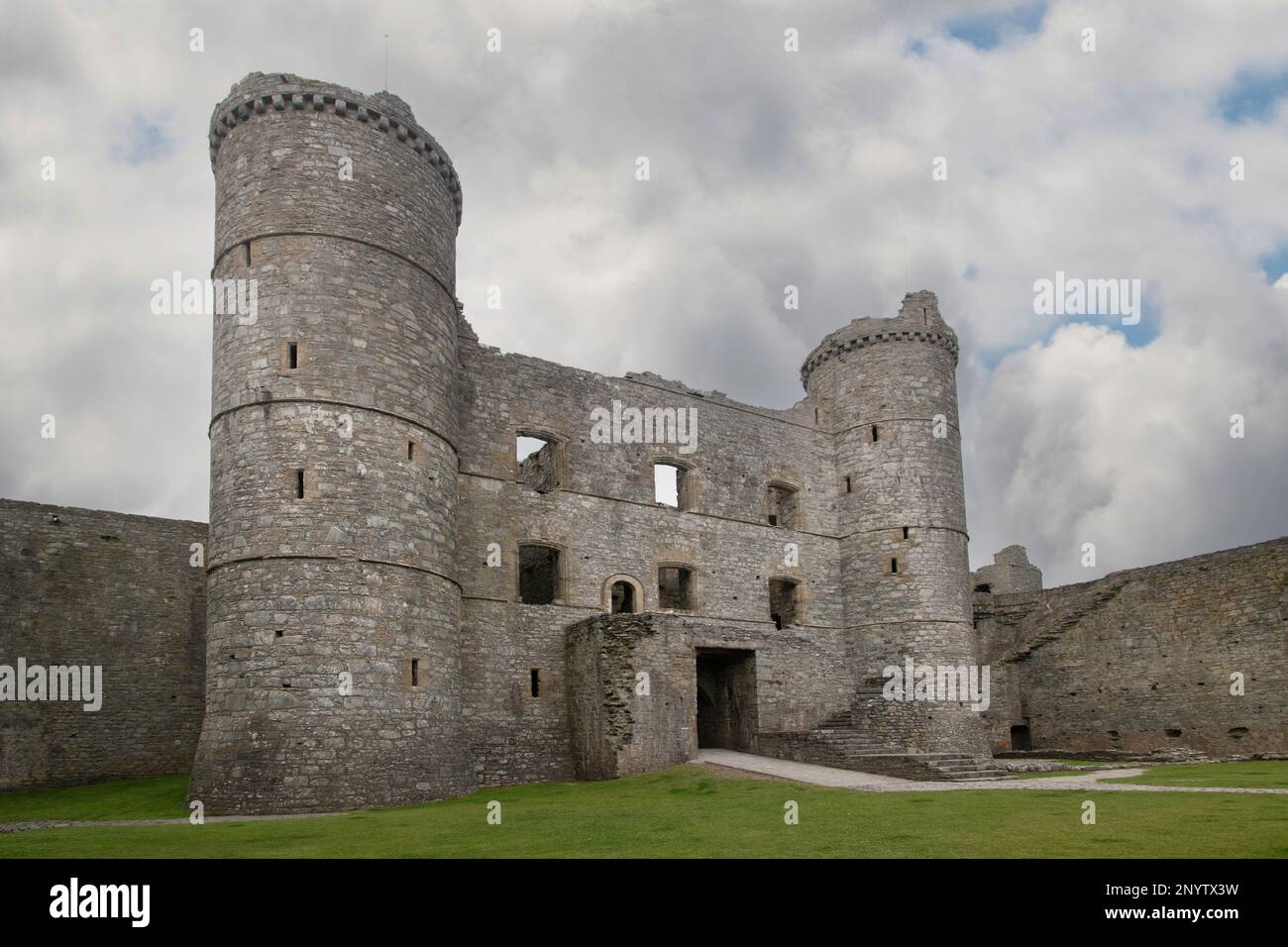 Inner courtyard of Harlech castle North Wales Stock Photo - Alamy