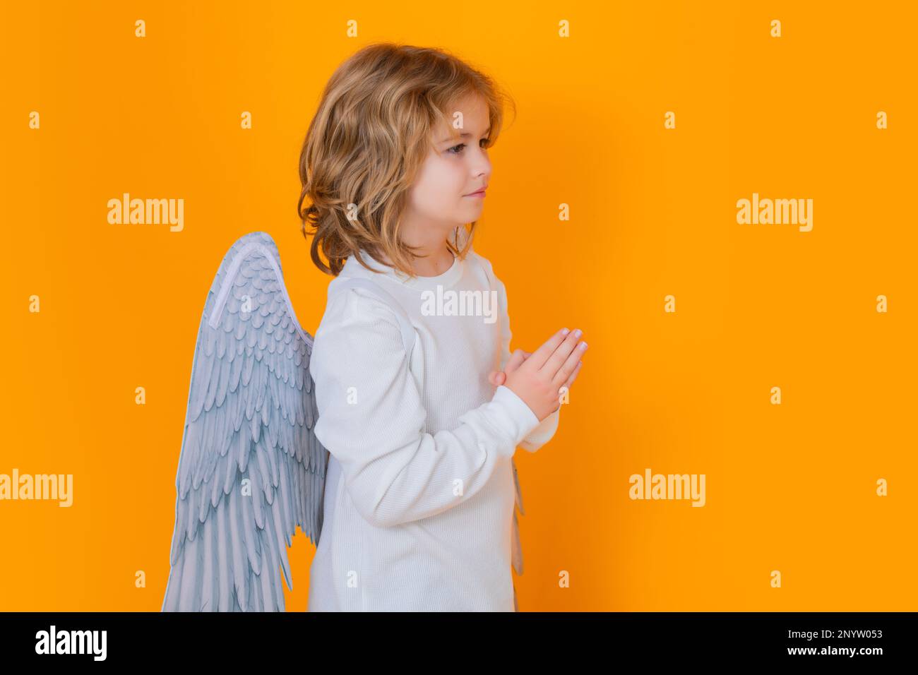 Angel prayer kids. Child at angel costume. Kid with angel wings ...