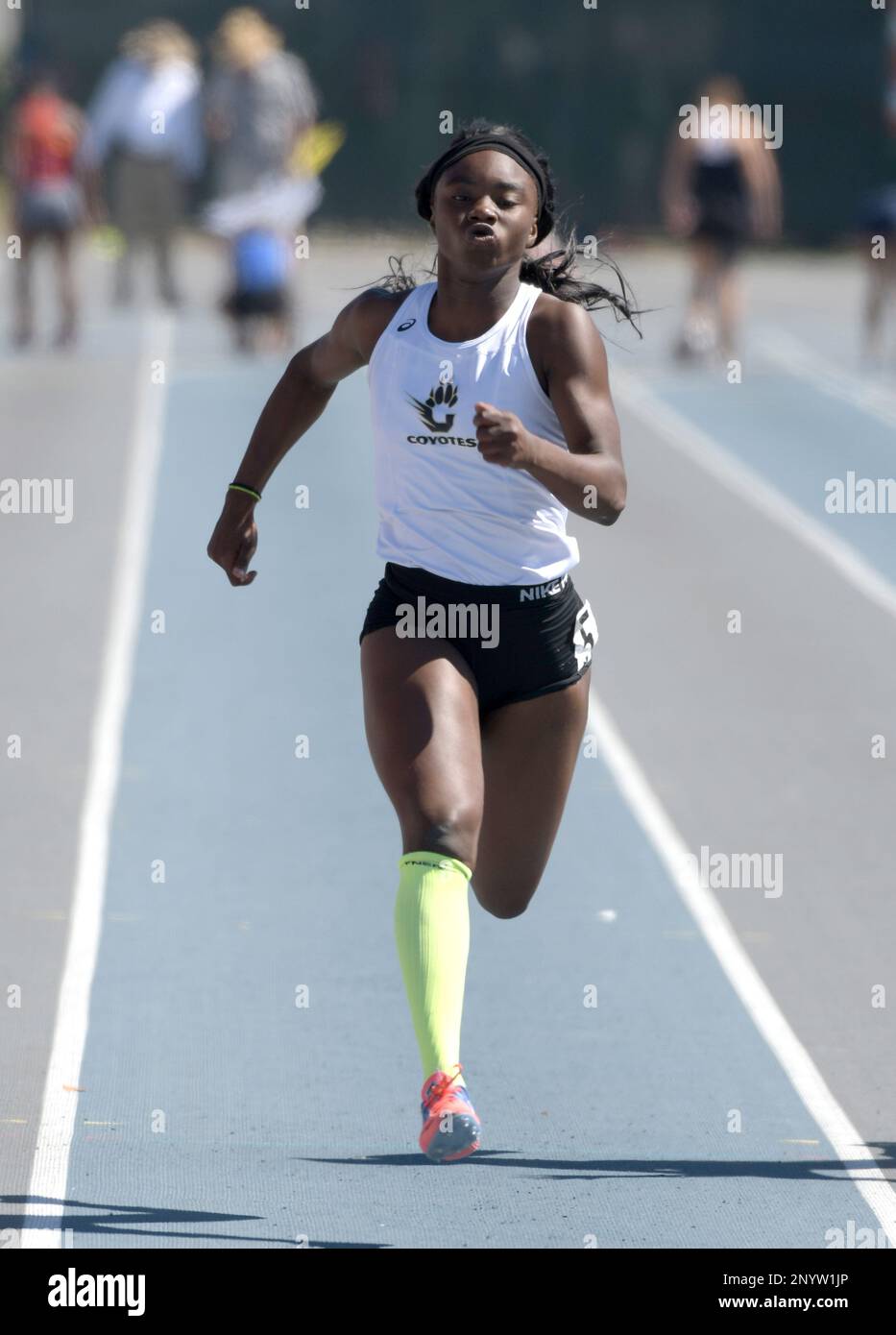 De'Anna Nowling of Calabasas wins the Division 3 girls 100m in 11.80 ...