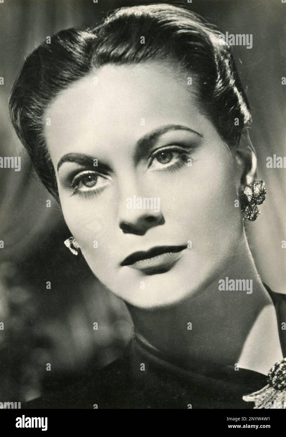 Actress 1950s stage hi-res stock photography and images - Alamy