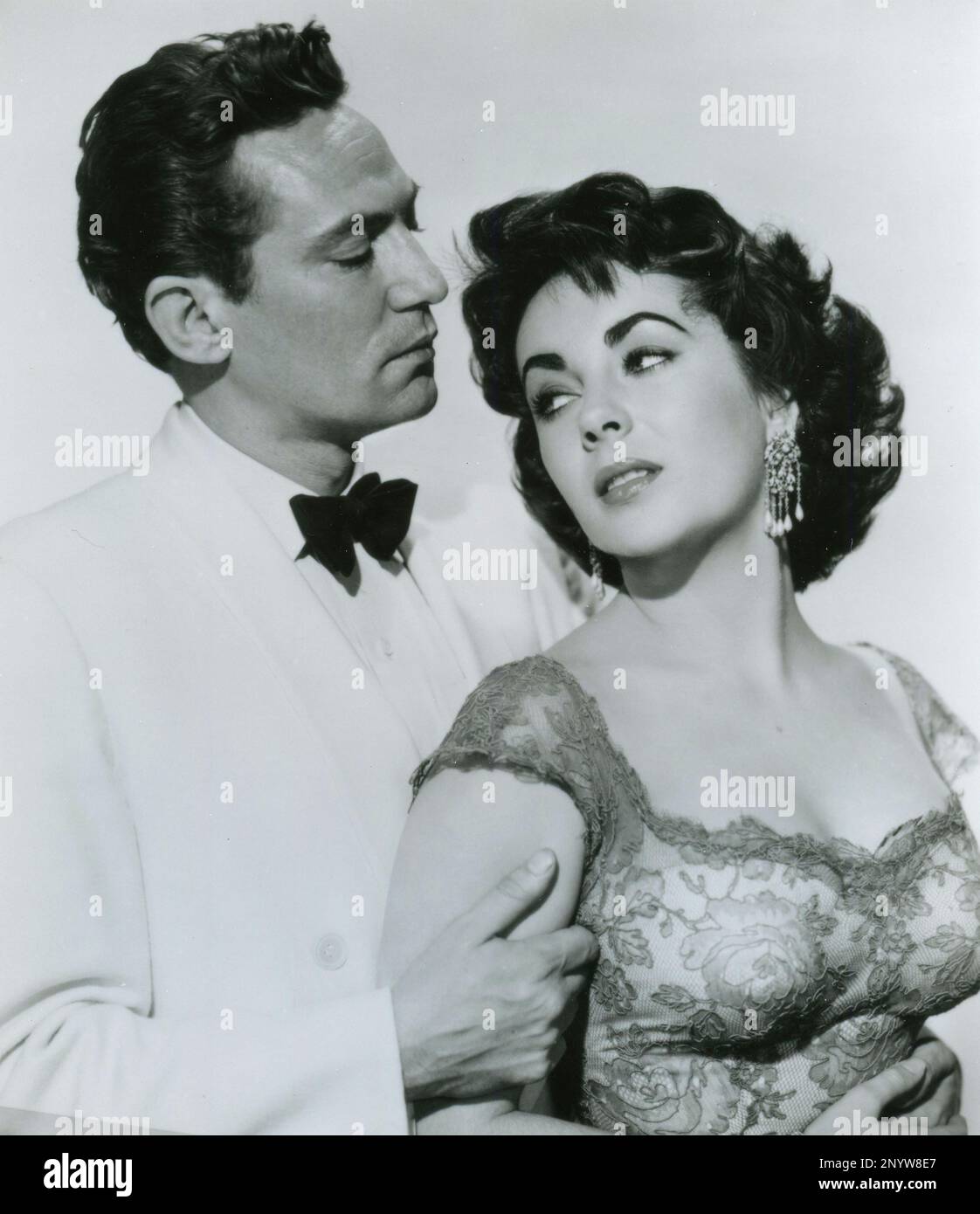 English-Australian actor Peter Finch and British actress Elizabeth ...