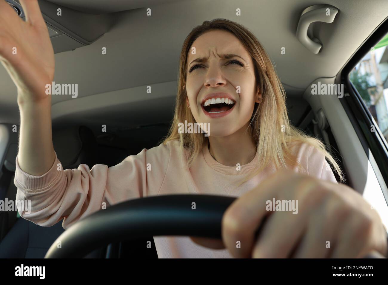 Stressed angry woman in driver's seat of modern car Stock Photo - Alamy