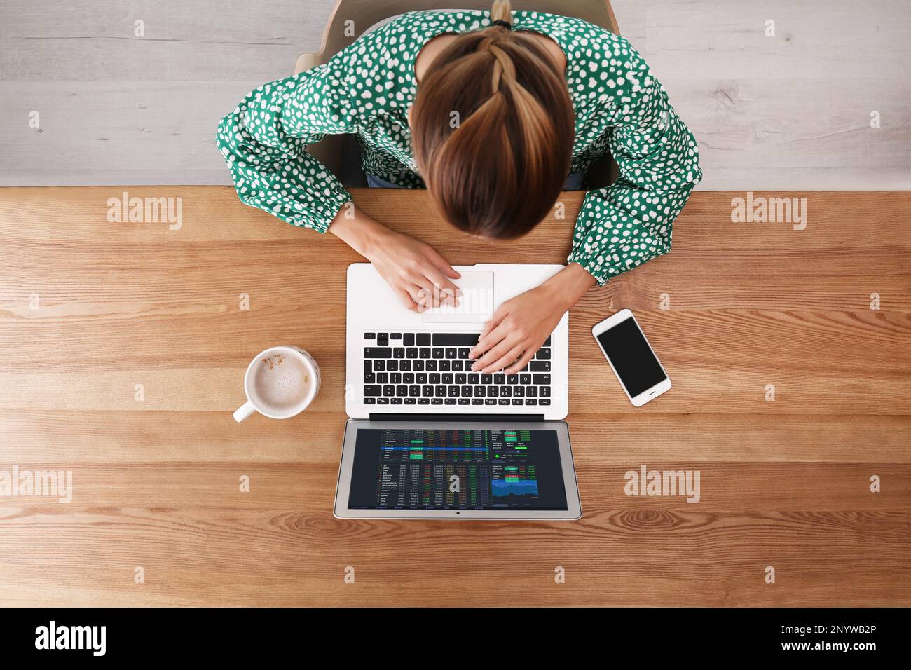 Busy bank trading floor hi-res stock photography and images - Alamy