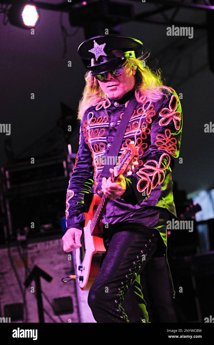 Robin Zander of Cheap Trick performs during day 3 of the Voodoo ...