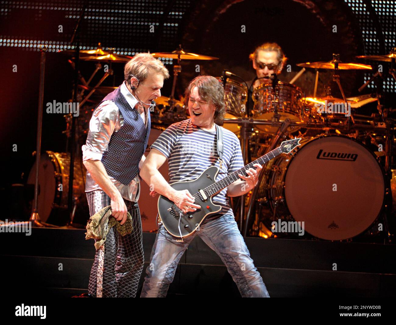 David Lee Roth and Eddie Van Halen of Van Halen perform at the KFC Yum ...