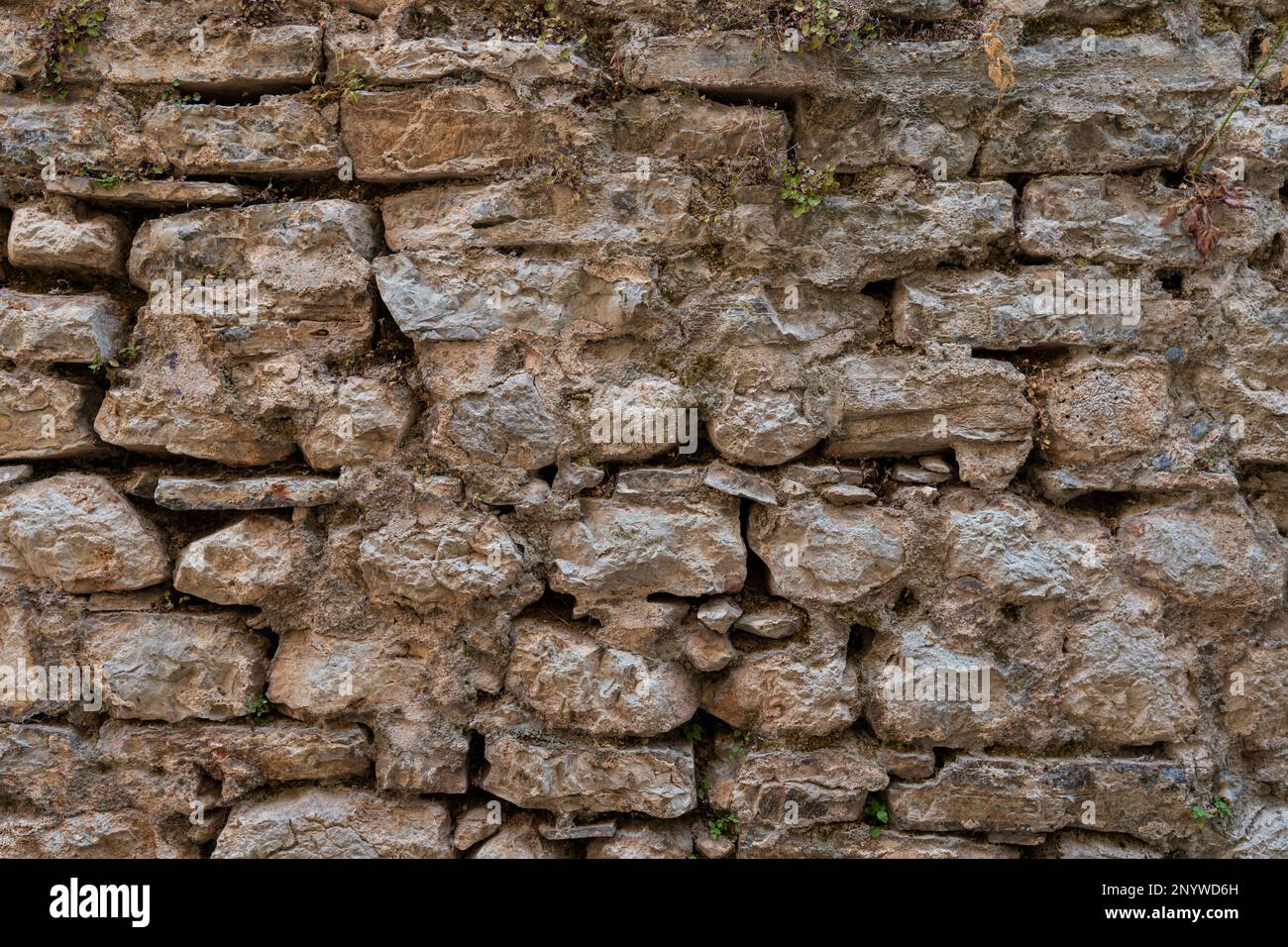 Old stone wall vintage hi-res stock photography and images - Alamy