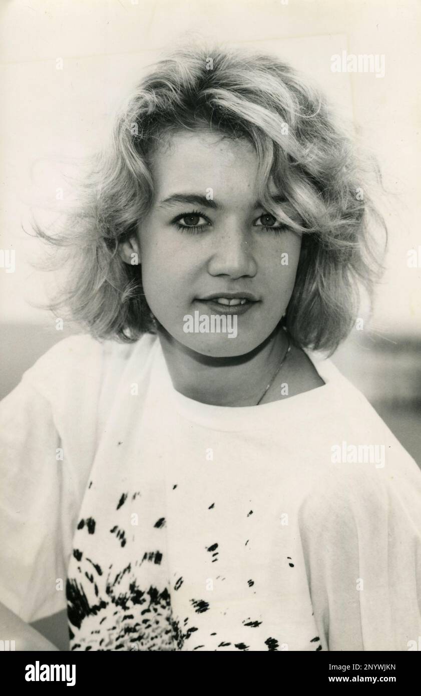 Emily lloyd hi-res stock photography and images - Alamy