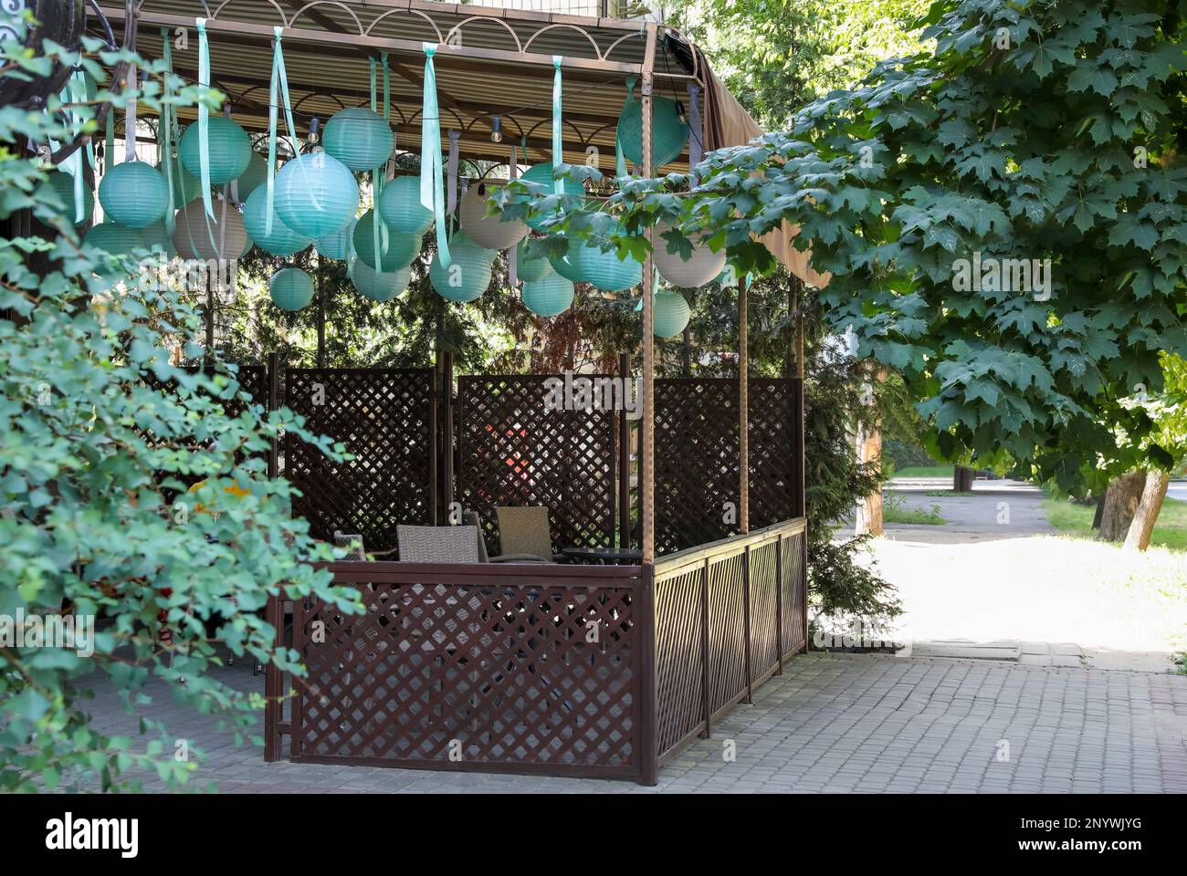 Fancy restaurant terrace hi-res stock photography and images - Alamy