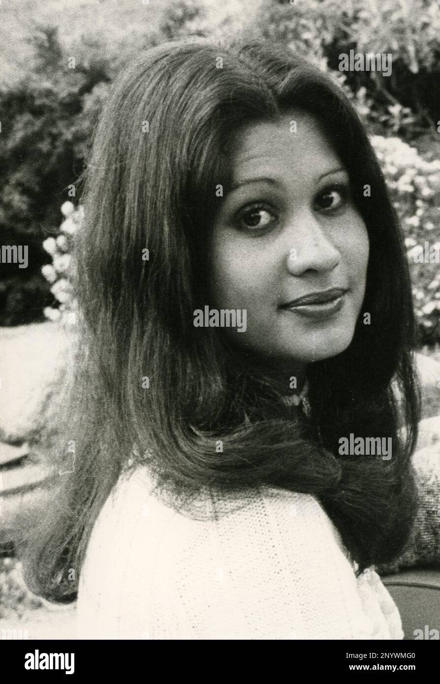 Mrs. Johanna Higgins, Dutch born model, wife of British matador Henry ...