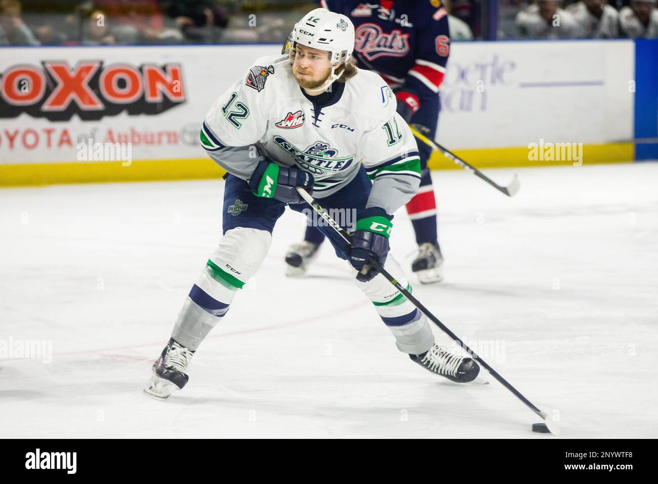 Seattle Thunderbirds forward Ryan Gropp (12) prepares to shoot against ...