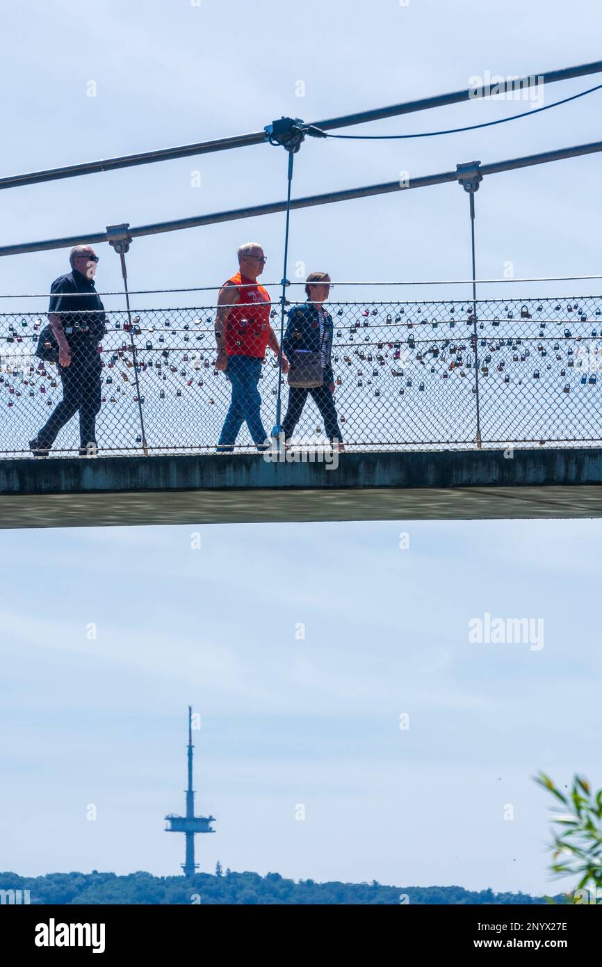 R tower bridge hi-res stock photography and images - Alamy
