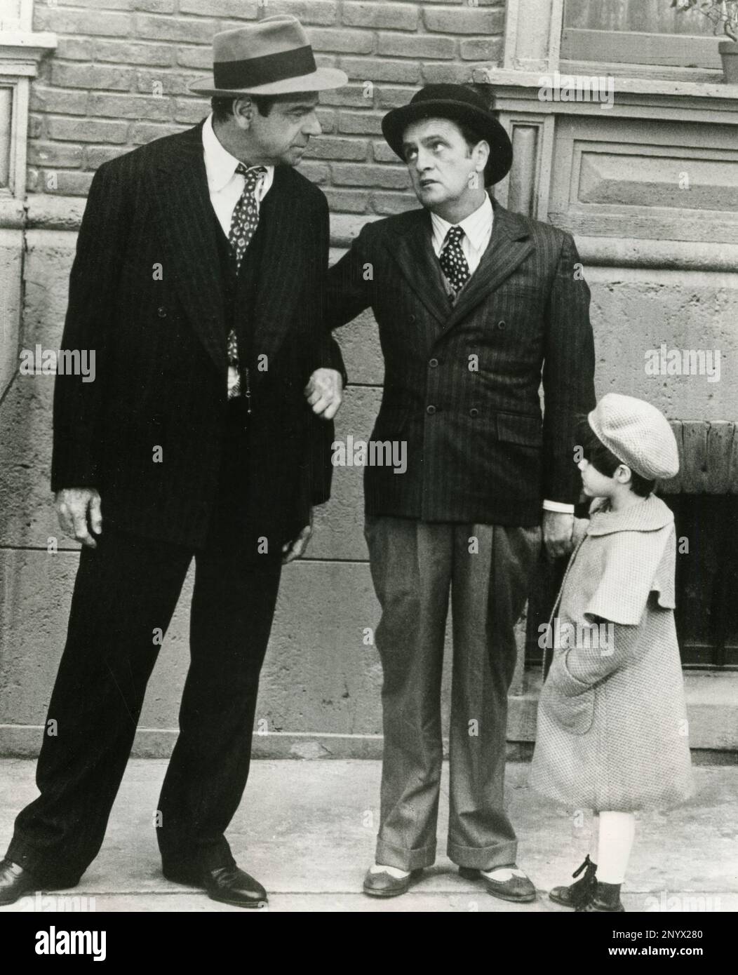 Actor bob newhart hi-res stock photography and images - Alamy