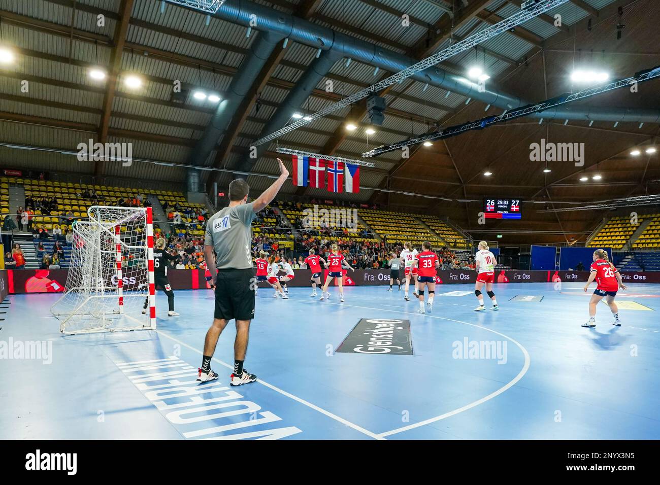 Denmark netherlands women handball hi-res stock photography and images ...