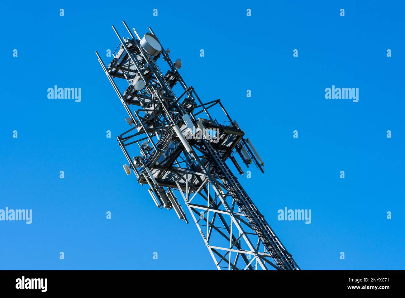 Broadcast mast hi-res stock photography and images - Alamy