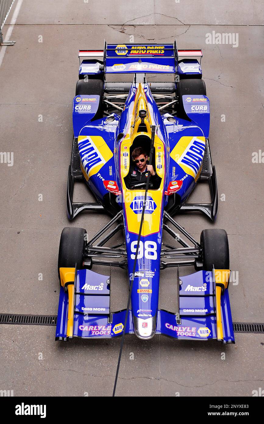 INDIANAPOLIS, IN - MAY 12: Crew members pull the Alexander Rossi, #98 ...