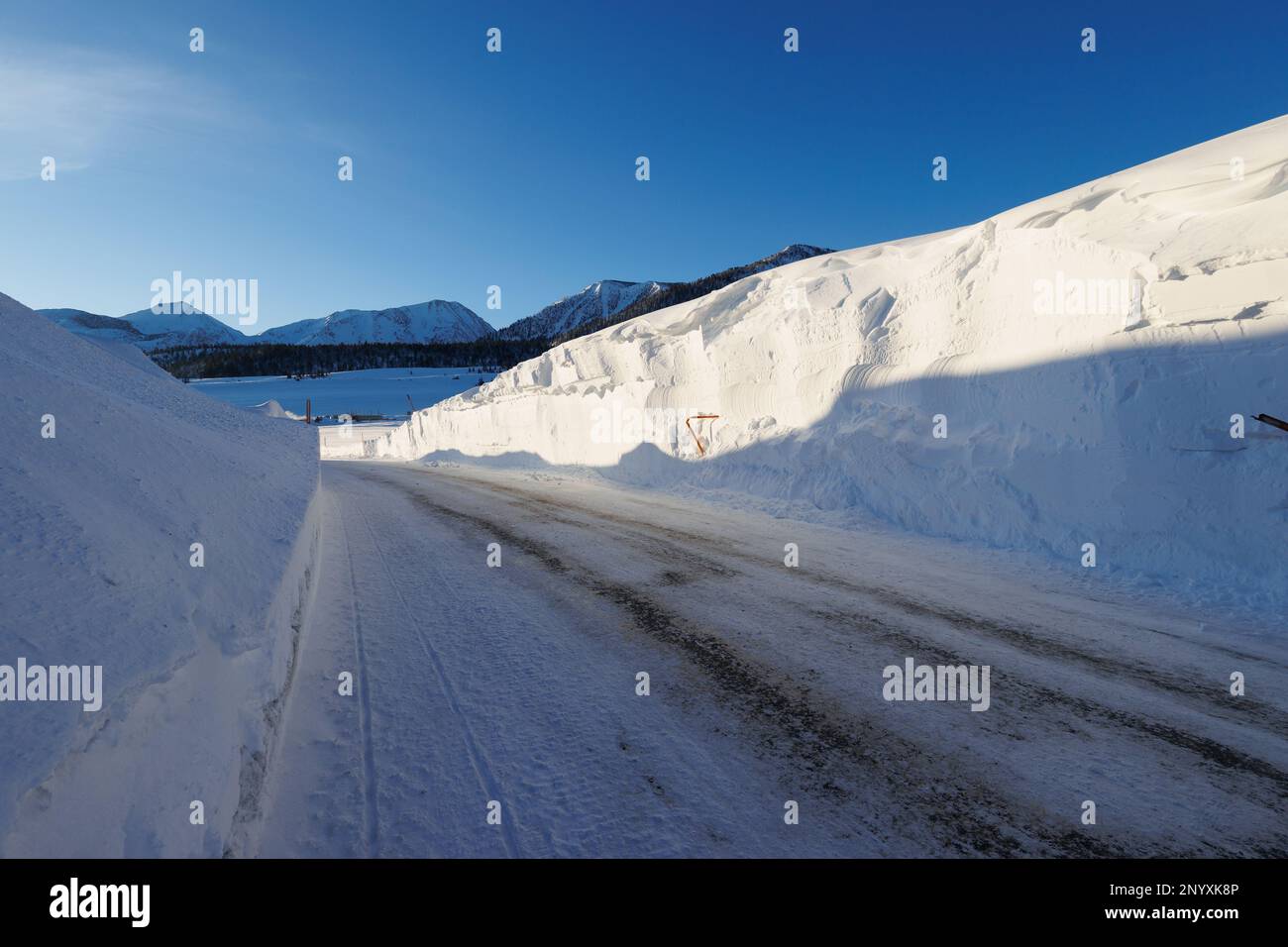 Snow overhanging hi-res stock photography and images - Alamy